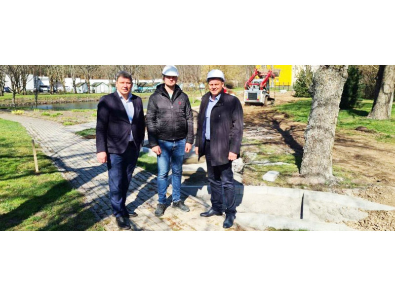 Baigiamas įrengti pirmasis sensorinis sodas Palangoje | Palangos Tiltas